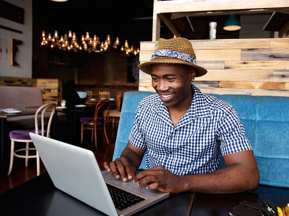 7 Places Where You Can Meet Single Gay/Bi Men