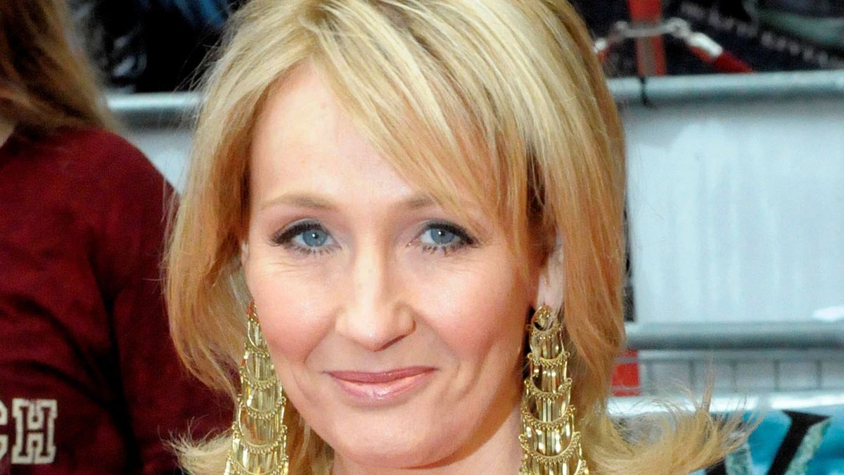 JK Rowling's loved ones told her not to spread transphobia