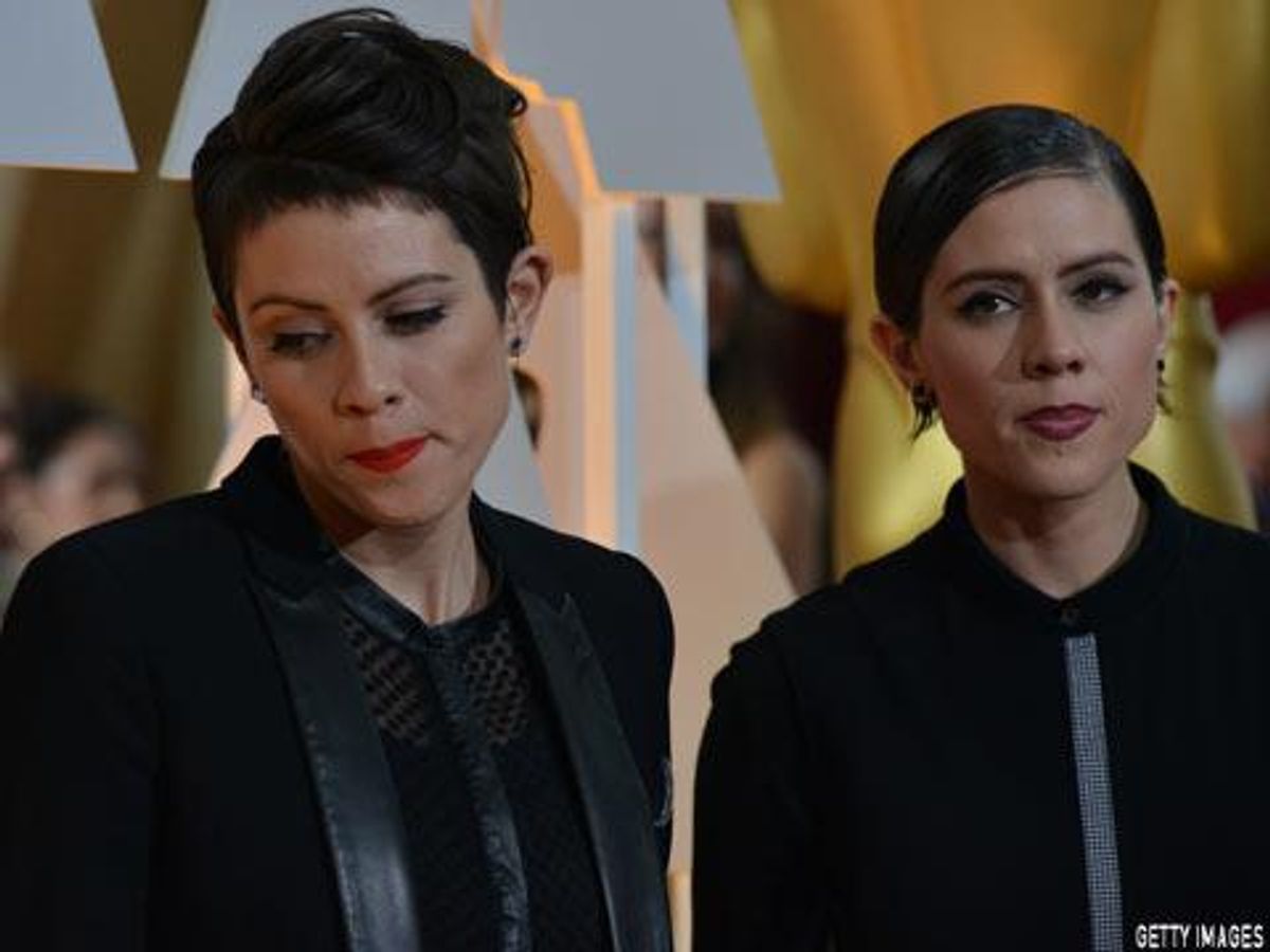 13 Awkward Situations Lesbians And Bisexual Girls Mistake For Flirting