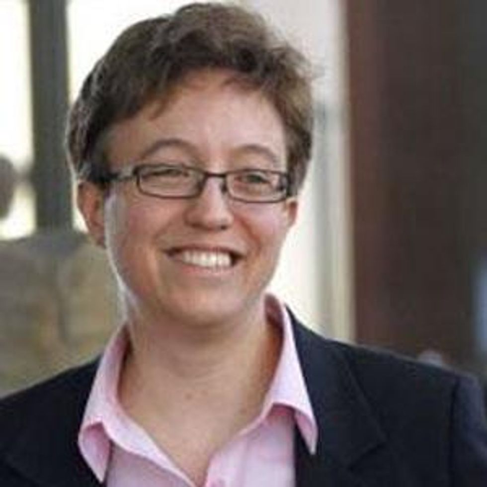 Julie Bolcer - Trending Gay, LGBT & Queer Voices