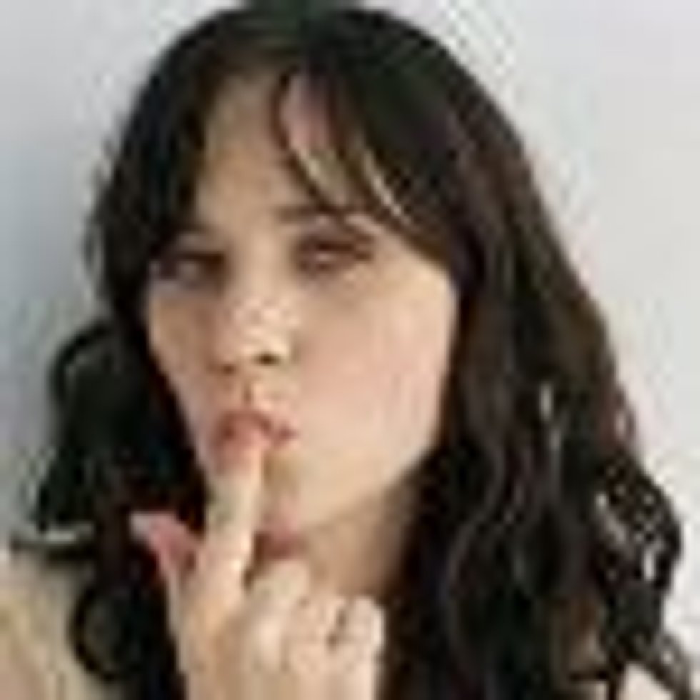 Zooey Deschanel Voted Most Likely Lesbian One Night Stand by Straight ...