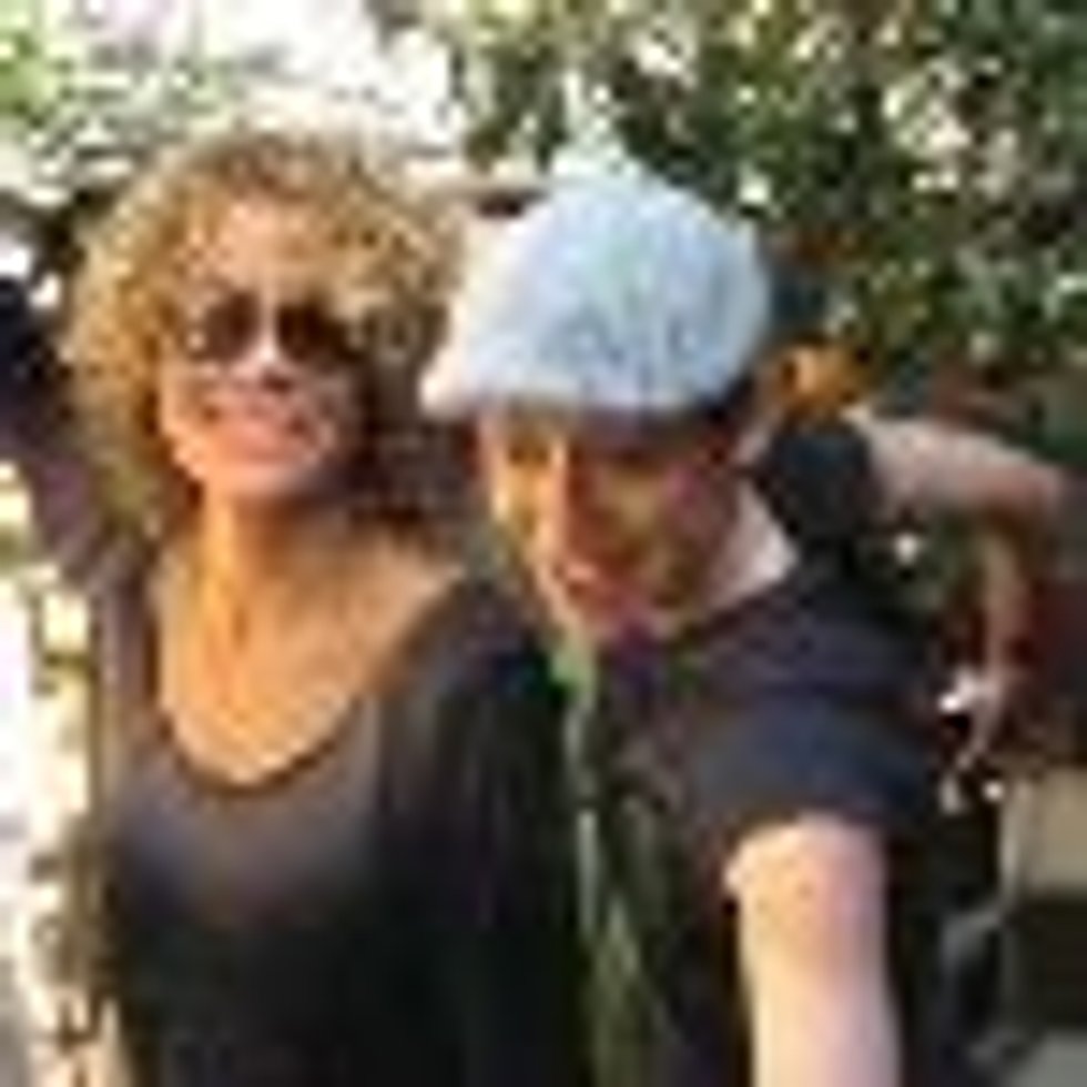 British Pop Star Billie Myers and U.K. Blogger Michelle Penny Fight ...