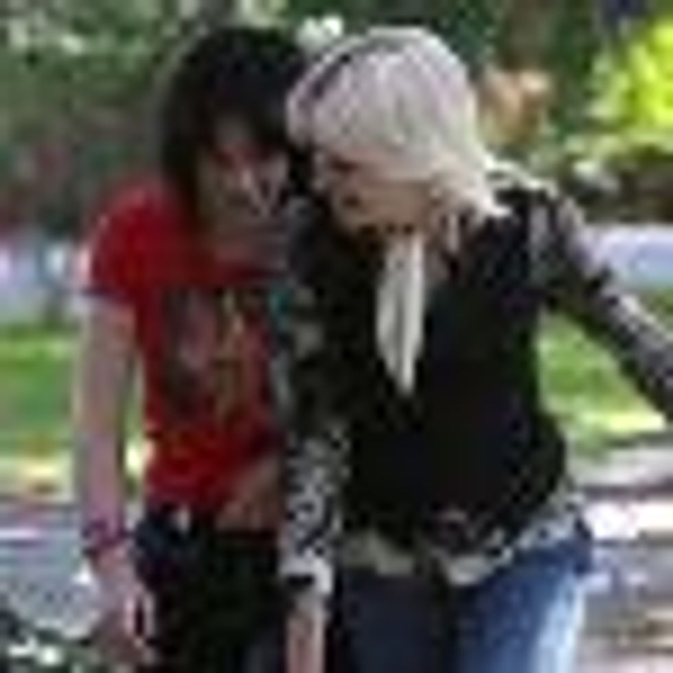 Kristen Stewart And Dakota Fanning Kissing Scene 323 Dakota Fanning
