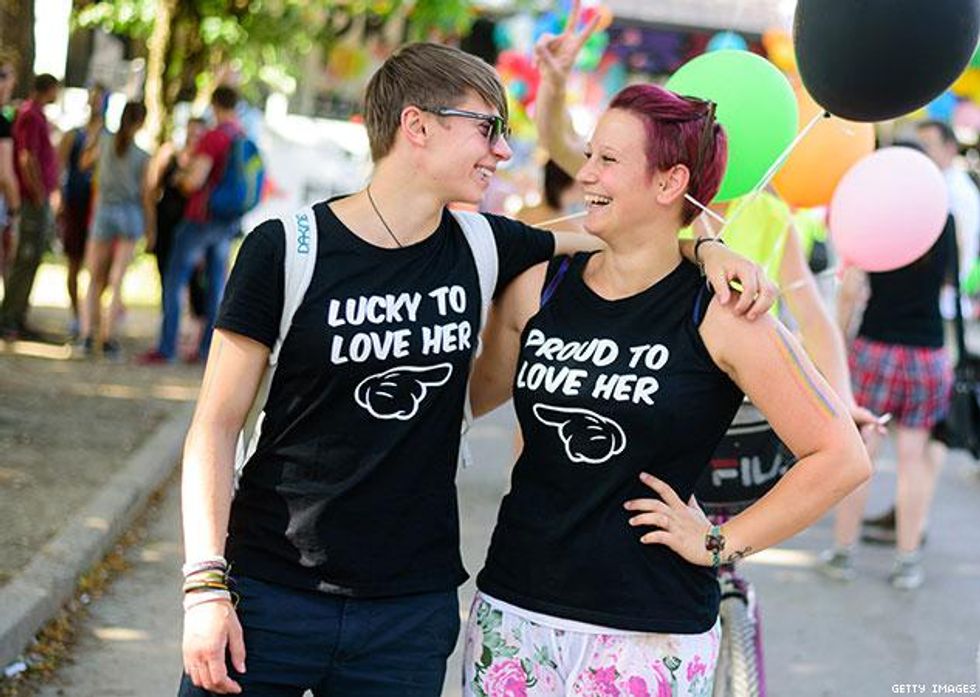 29 Glorious Pics of Women in Love at Pride Around the World