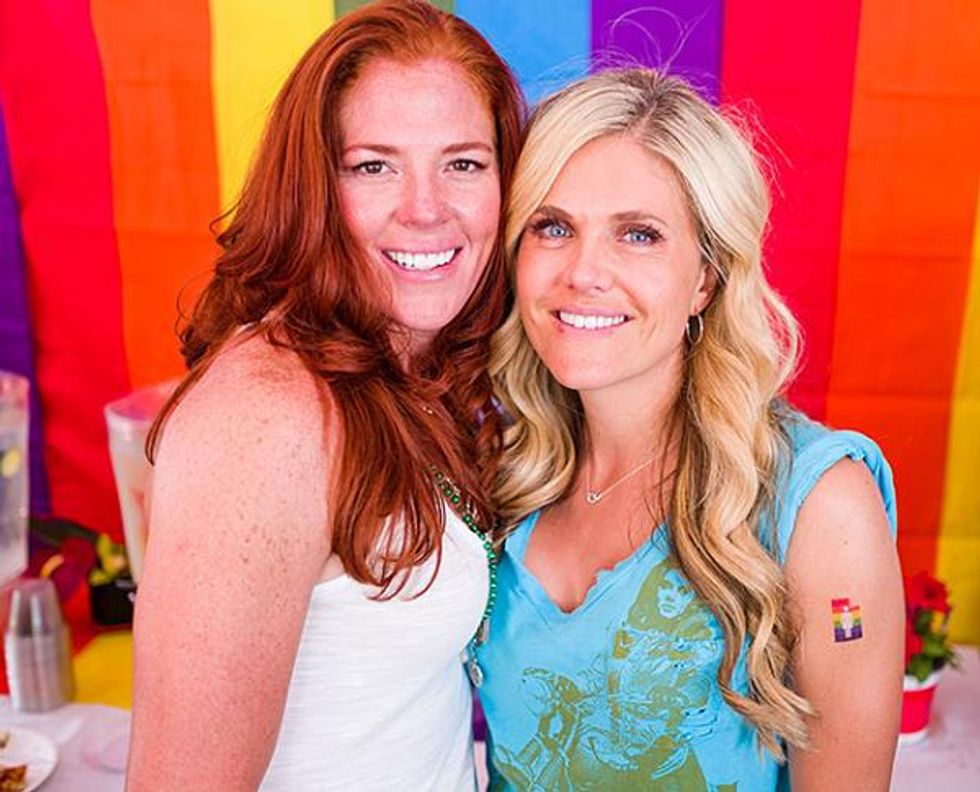 29 Glorious Pics of Women in Love at Pride Around the World