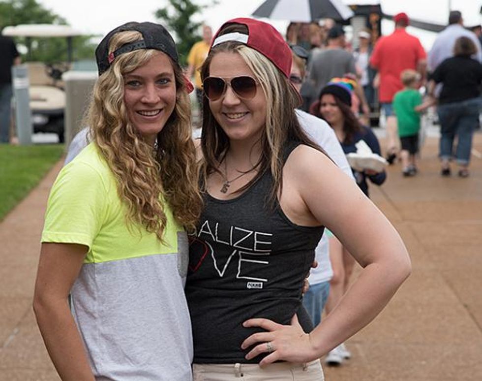 29 Glorious Pics of Women in Love at Pride Around the World