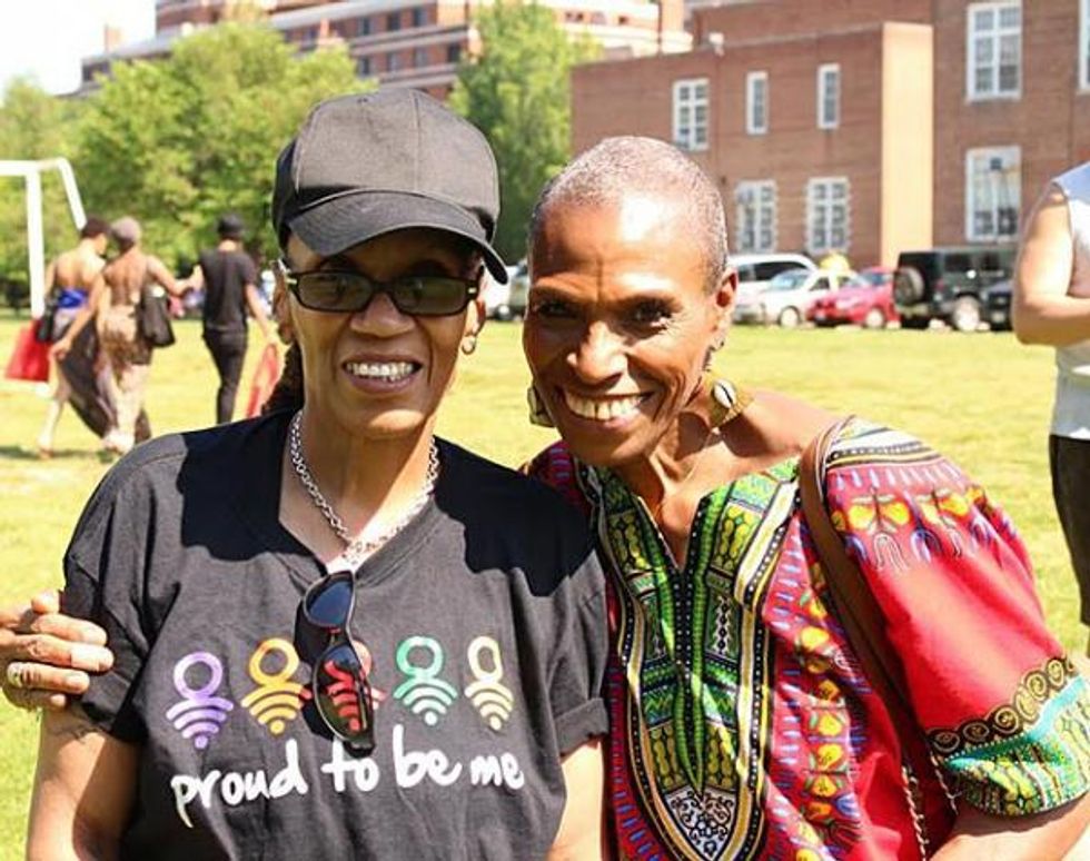 29 Glorious Pics of Women in Love at Pride Around the World