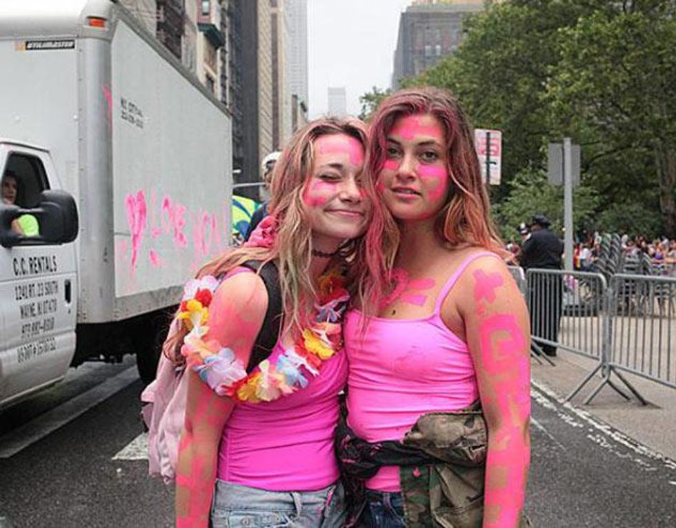 29 Glorious Pics of Women in Love at Pride Around the World