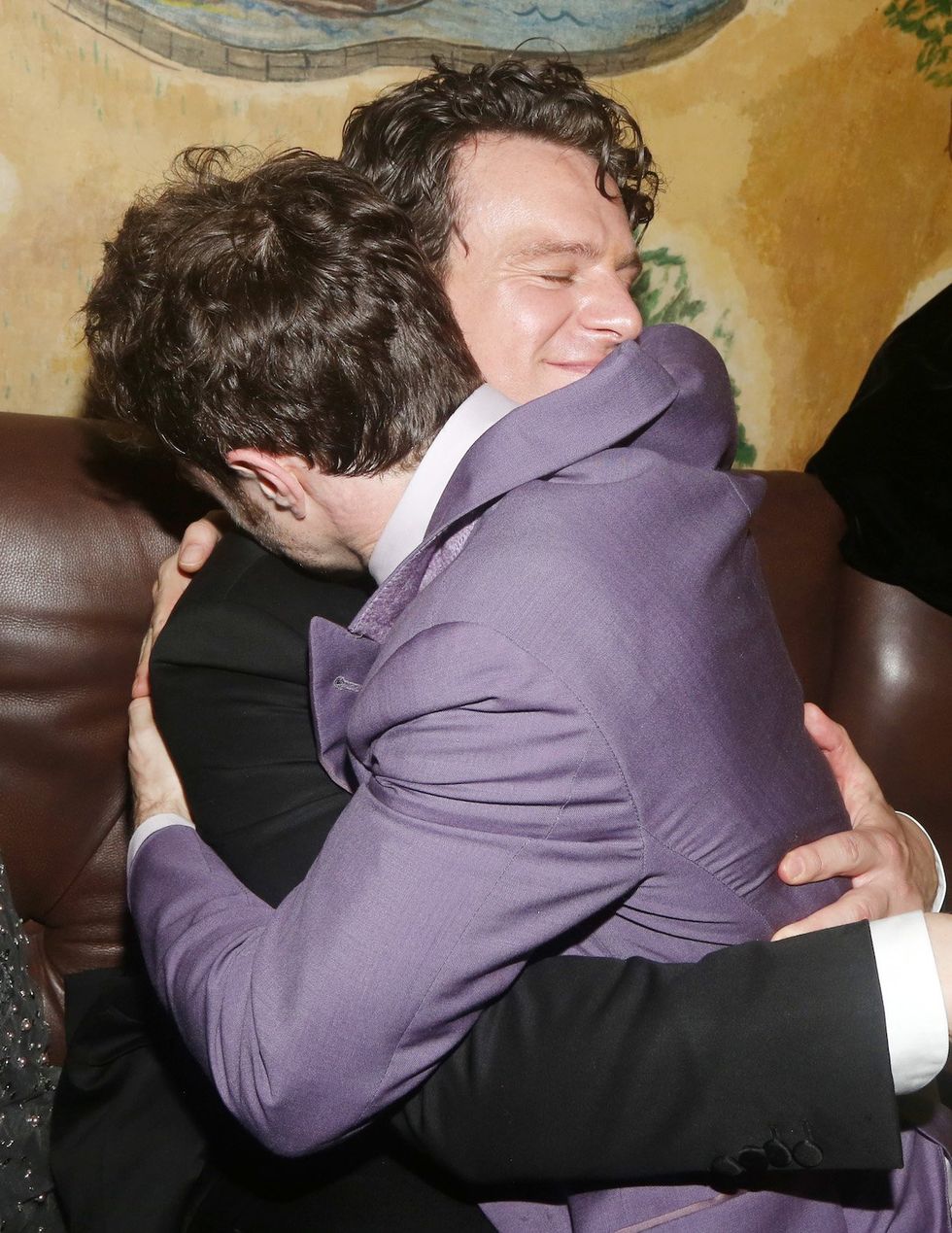 6 pics of Jonathan Groff and Daniel Radcliffe being cute