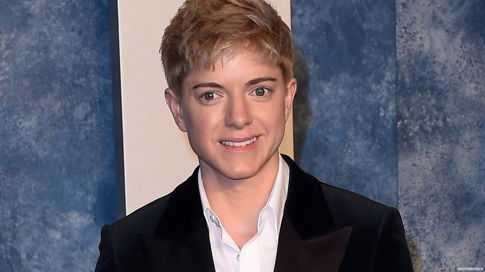 Mae Martin Shares Topless Selfie To Celebrate Nonbinary Awareness Week