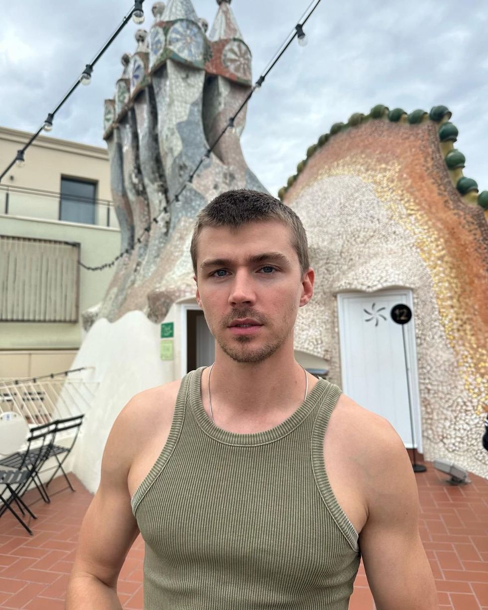 15 Steamy Pics Of Miles Heizer From '13 Reasons Why'