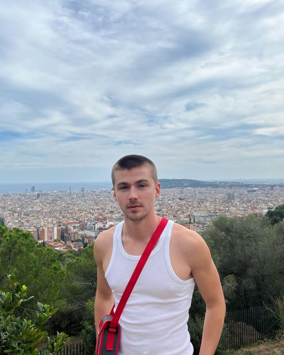 15 Steamy Pics Of Miles Heizer From '13 Reasons Why'