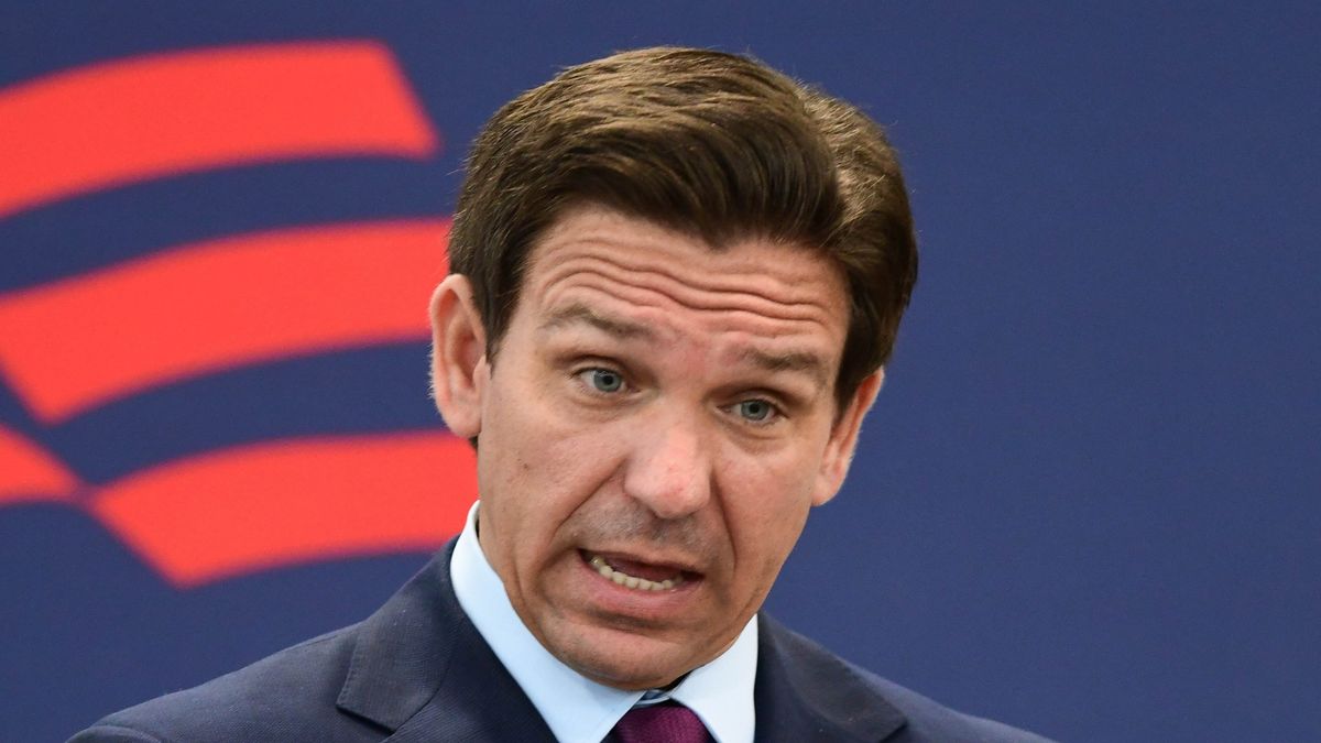 Watch Republican Ron DeSantis Flail After Getting Heckled