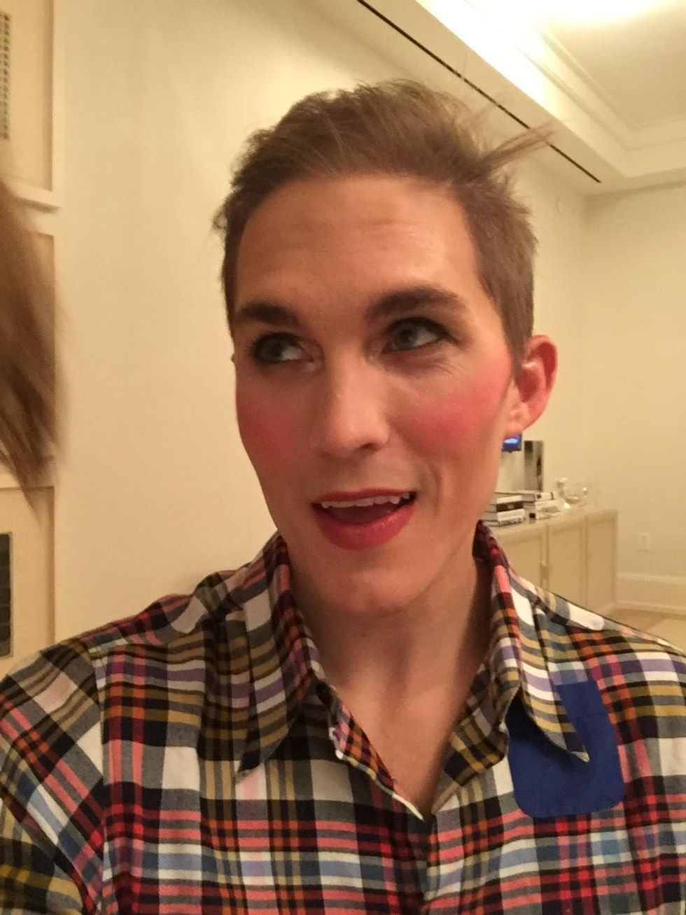 This Carrie Bradshaw Drag Impersonator Just Made 2016 A Whole Lot Better