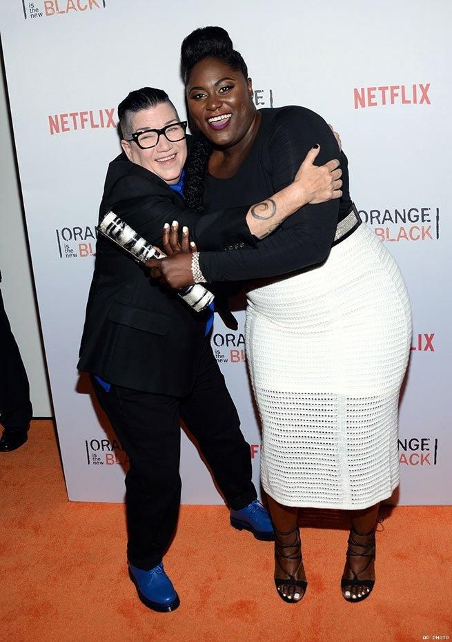 12 Examples of Women We Love Being the Best Huggers in Honor of ...