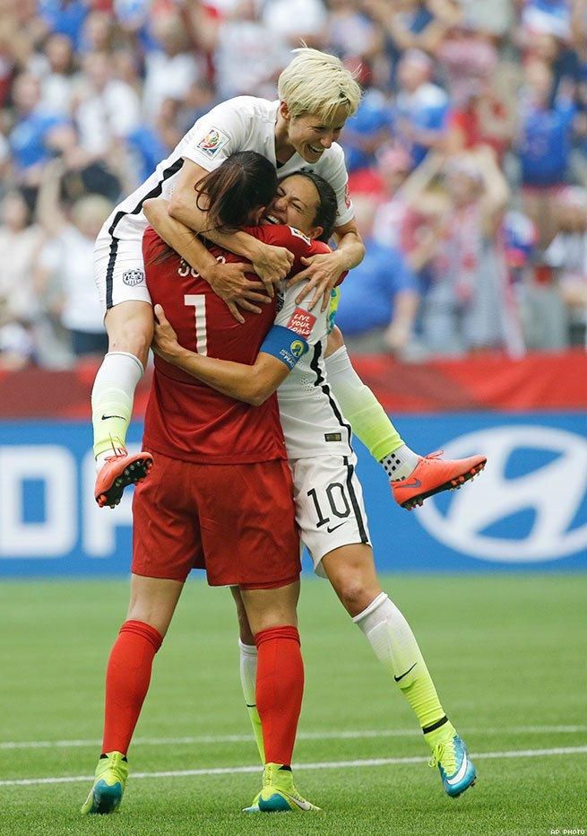 12 Examples of Women We Love Being the Best Huggers in Honor of ...