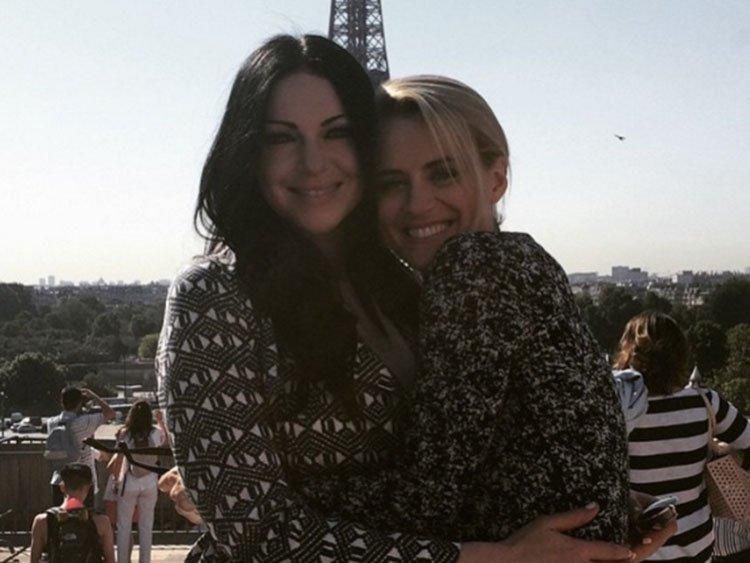 12 Examples of Women We Love Being the Best Huggers in Honor of ...
