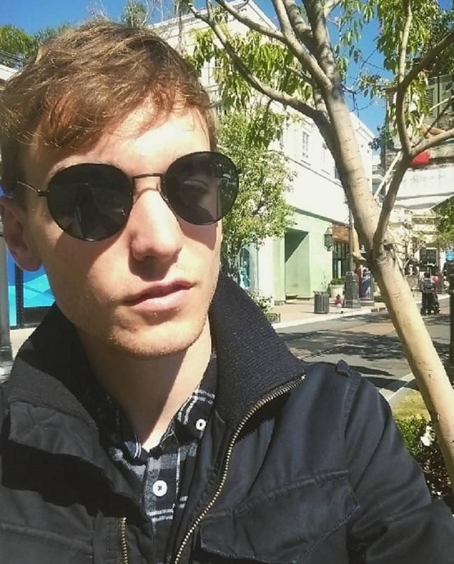 14 Instagram Pics That Prove Every Guy Looks Amazing in Sunglasses