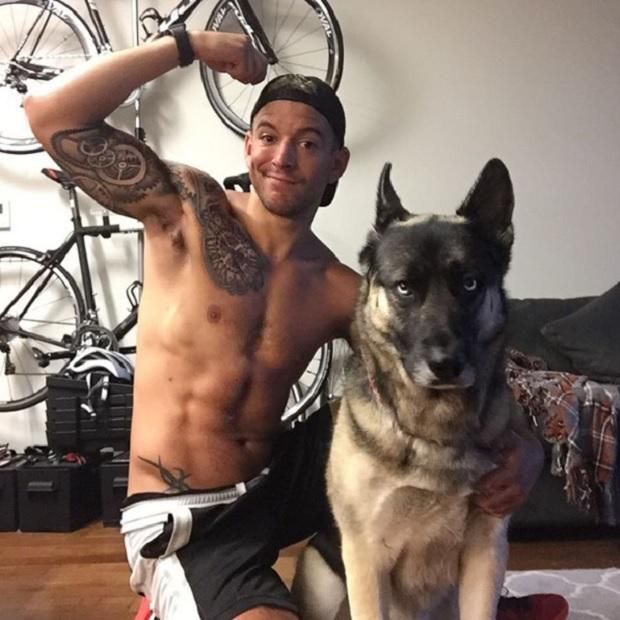 21 Loveable Pics of Shirtless Guys With Dogs
