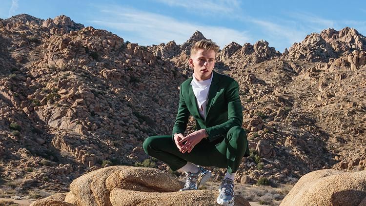 Jamie Hannah Finds the Silver Lining in 'Magic' Music Video Premiere