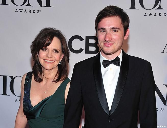 14 Celebrity Moms Who Love Their Queer Kids